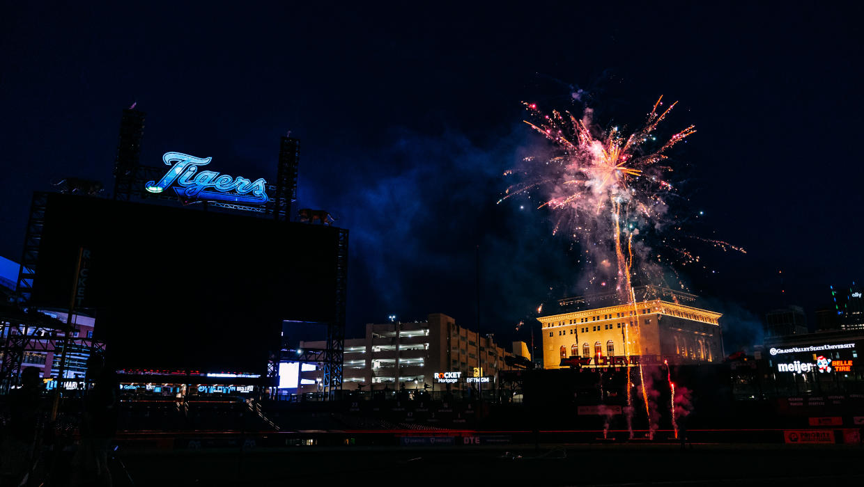Fireworks Metro Detroit Michigan 2025 | Oakland County Moms